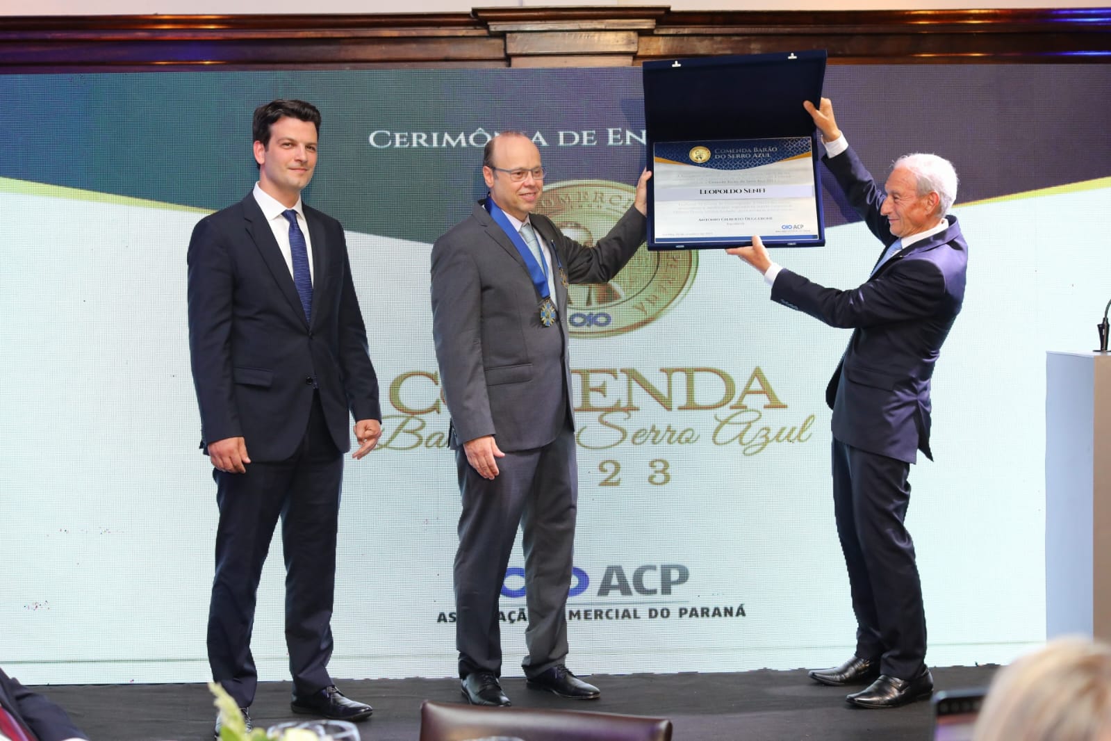 ACP entrega Comenda Barão do Serro Azul ao empresário Leopoldo Senff - ACP